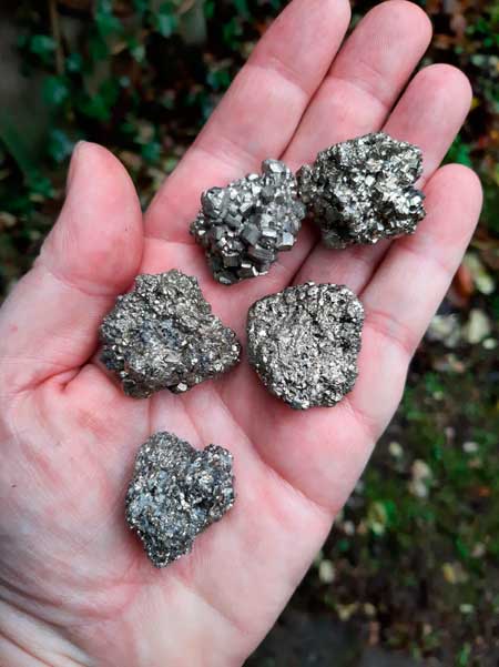 Pyriet als ruwe steen, beschermt tegen angsten, blokkeert negatieve en ...