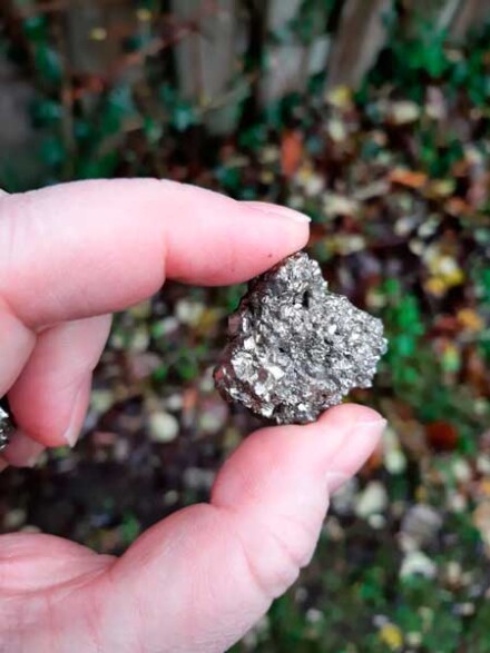 Pyriet als ruwe steen, beschermt tegen angsten, blokkeert negatieve en ...