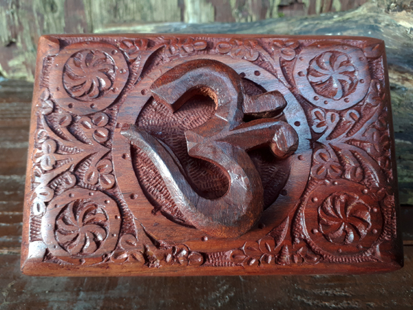 handgemaakt kistje met ohm symbool, urn kisten, wierook sieraden kist ...